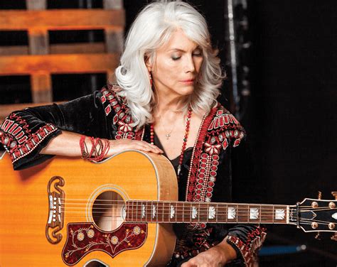 15 Female Country Artists Who Broke Barriers Back In Time Today