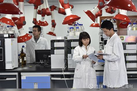 重庆农商行坚守服务实体经济主责主业 提升金融服务实体经济质效 金融是实体经济的血脉，为实体经济服务是金融的天职与根本宗旨。近年来， 重庆农村