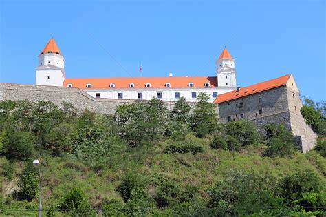 布拉迪斯拉发堡垒城市地标城堡旅行建筑首都旅游建筑学爬坡高清图片下载 正版图片320909369 摄图网