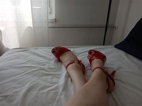 Tranny Shows Off Her Slender Legs And Feet In High Heels 5 Pics