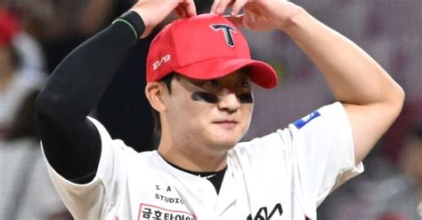 1홈런 1도루 잘 치고 잘 달린 윤도현 슈퍼백업 대신 Ks 엔트리 승선할까