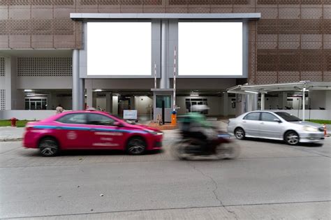 Große Leere Werbetafel Prominenter Vertikaler Weißer Led Bildschirm