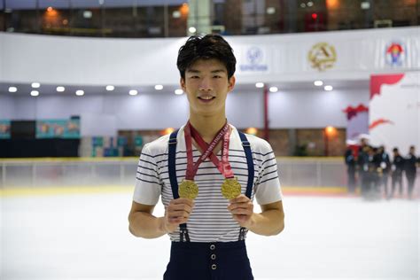 体育花样滑冰亚洲公开赛陈昱东包揽男子单人滑成年组和青年组冠军 腾讯新闻