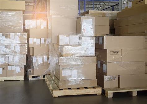 Stapel Kartons Auf Palettenregal In Einem Lager Sendung Import Und Export Von Fracht