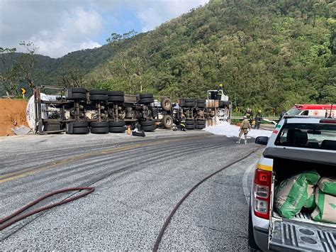 Caminhoneiro Morre Após Caminhão Tombar Na Br 418 Em Sc Notícias