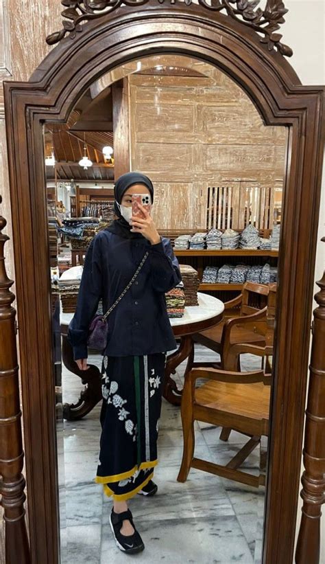 Ootd Berkain Gaya Chic Gaya Model Pakaian Model Pakaian