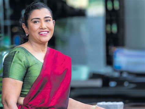 දැන් ඉතින් වයසයි කියලා කිසිම වෙලාවක මම හිතන්නෙ නෑ ⋆ ධරණී