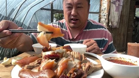 肥肉片沾满辣酱，一口接一口，一斤肉5分钟拿下，看大哥吃肉过瘾 农村大哥寒冰 农村大哥寒冰 哔哩哔哩视频