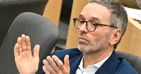 Umfrage FPÖ holt SPÖ ein