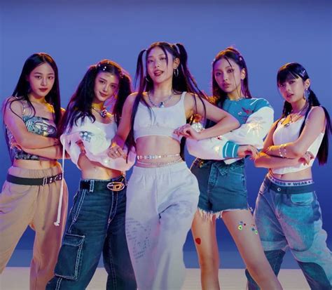 NewJeans Ot5 In 2022 New Jeans Style Concert Fits Airport