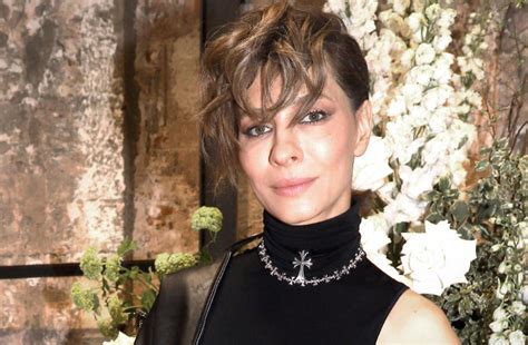 44 летняя Елена Подкаминская в модных брюках выглядит даже шикарнее