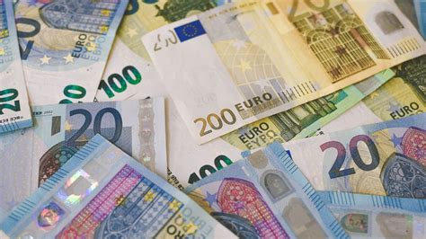 Moedas Recuam No Mercado Financeiro Nesta Quinta Feira