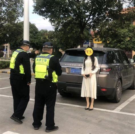 太猛！广西一妹子穿细高跟踩油门，车速180迈高跟鞋穿着女子
