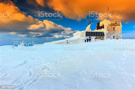 산 Chalet 및 해질녘까지 Bucegi 산맥 Carpathians 트란실바니아 루마니아 유럽 2015년에 대한 스톡 사진 및