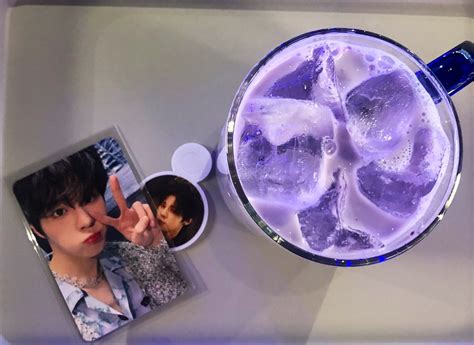 Serene🧜‍♀️ On Twitter 여기 블루베리 라떼 넘 맛있는데 아래에 가라앉은거 컵 뒤집어서 다 먹고 싶은데 꾹 참았어요 ㅎㅎ 담에는 용기내서 스푼주세요