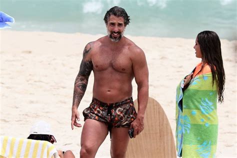 Após fotos de paparazzo Marcos Mion intensifica treinos por tanquinho