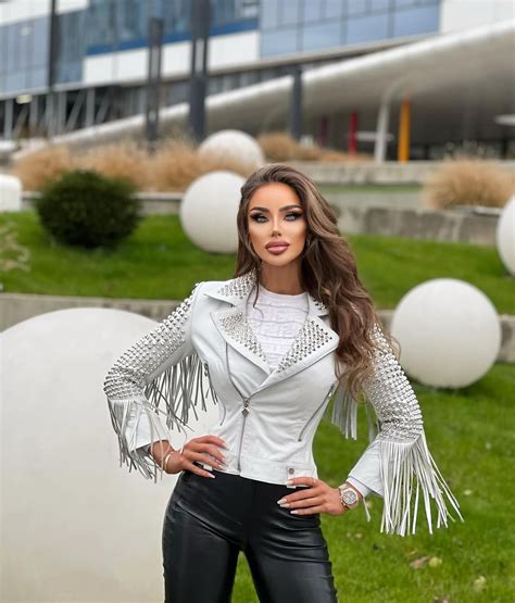 Bianca Drăgușanu Scoasă Din Minți De Parada De 1 Decembrie Ce Decizie