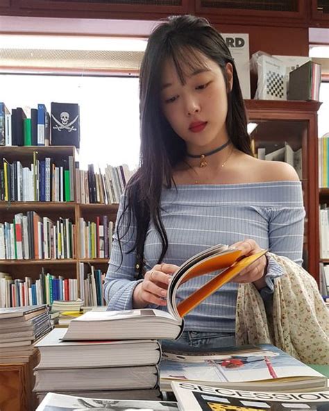K Popアイドル画像まとめ ときどきインスタにビーチクピンコ立ち写真をアップしてくれる元fxソルリ その2 Sulli