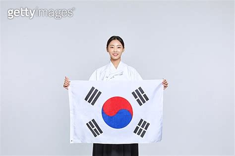 한복 전통문화 역사 3 1운동 세계역사사건 한국 동아시아 한국인 시대의상 전통의상 독립 독립운동가 광복절 국경일 애국심 주제 태극기