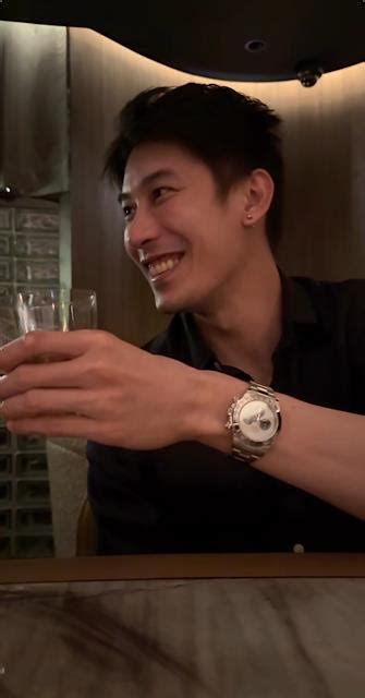“เคน ภูภูมิ” โพสต์คลิป ส่งหัวใจให้ “เอสเธอร์” โดนตีมือแถมส่งแก้วชน