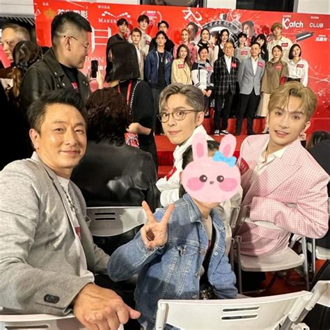 55歲張松枝兒子疑罕現身有六呎高 滿頭白髮睇演唱會蒼老過58歲郭富城 星島日報