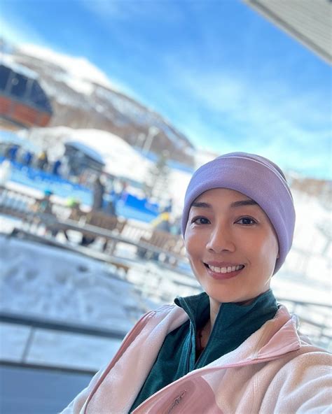 52歲視后濾鏡下膚質零瑕疵眉宇甚似李嘉欣 曾公開素顏樣暴露歲月痕跡 星島日報