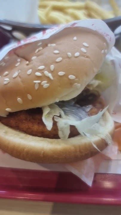 날짜 2024년 4월 5일 금요일 제목 부산 패스트푸드점 햄버거 세트 사먹었어요 맛있어요 거짓말 하는거 아니에요 유튜브 Shorts 인증 숏