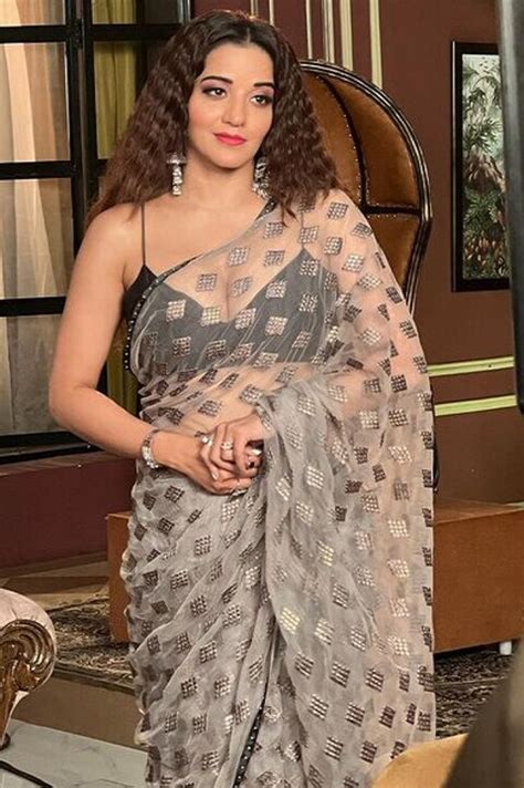 Bhojpuri Actress Monalisa Looking So Hot And Beautiful In Saree And