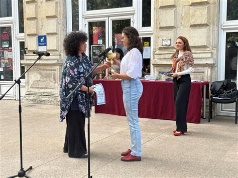 Наградиха победителите в 16 ия Национален ученически конкурс за литературно творчество и