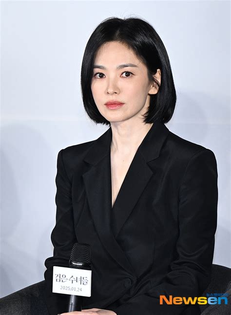 ‘검은 수녀들 송혜교 ‘더글로리 이후 장르물에 재미 느껴” 손에 잡히는 뉴스 눈에 보이는 뉴스 뉴스엔