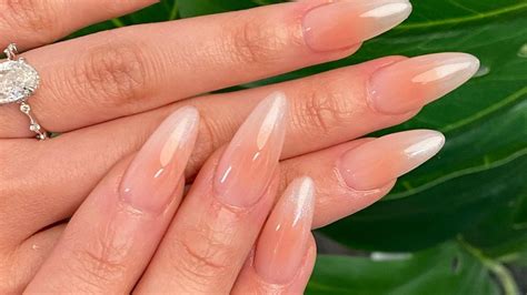 Glazed Aura Nails” Dank Dieses Nageltrends Tragen Wir Schimmernde