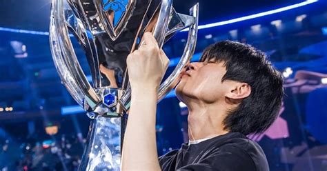 中언론 “데프트 10년의 꿈을 이룬 끈기·노력” [롤드컵]