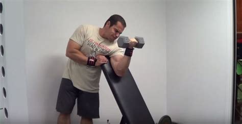 Dumbbell Preacher Curl Confidential Man