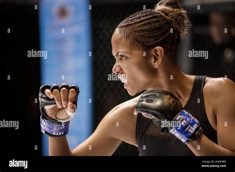 Bruised Halle Berry 2020 Ph John Baer © Netflix Courtesy Everett