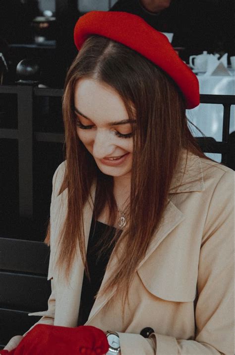 Девушка в берете