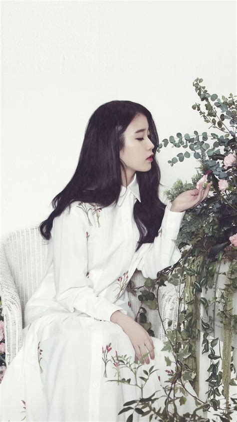 Iu Singer Wallpapers Top Free Iu Singer Backgrounds Wallpaperaccess