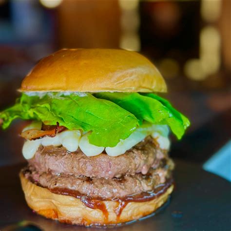 Pensando Em Chamar Aquela Gata Linda E Delicada Pra Comer Um Fridas