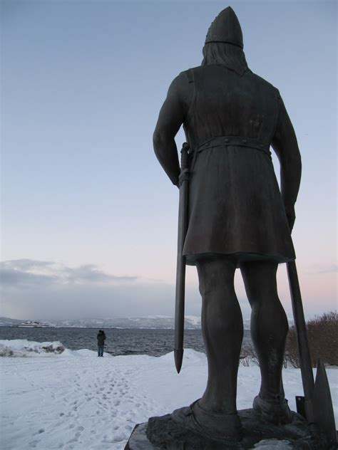 Photocreations C Sivsmedseng Leiv Eiriksson By The Harbor