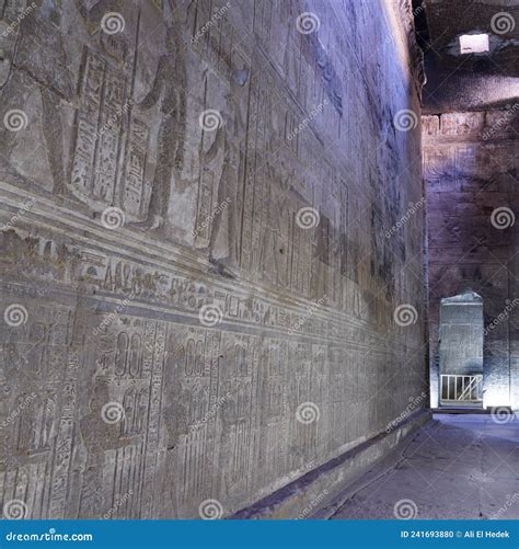 Dibujos Interiores Del Templo De Dendara Foto De Archivo Imagen De