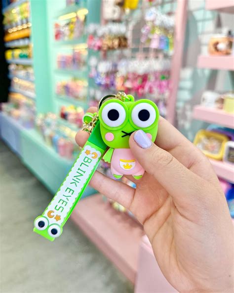 Pinkshopinstagram On Pinno به سه نفر میخوام سه تا از همین جاکلیدی