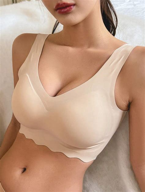 Dazy Seamless Wide Shoulder Strap Bra With Scalloped Edge Shein Usa