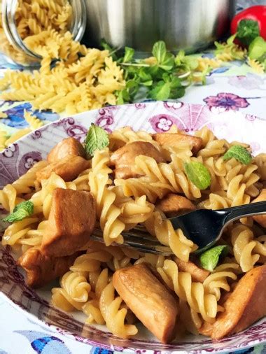 Макароны с соевым соусом и курицей рецепт с фото - 1000.menu