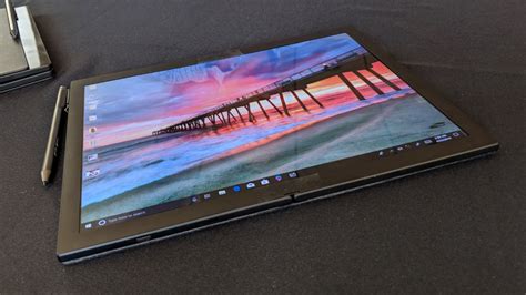 Lenovo показала первый в мире гибкий ноутбук Thinkpad X1 laptop