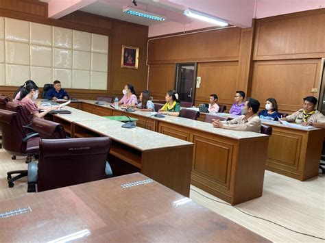 ท่านผู้อำนวยการว่าที่ร ต เกซา กลิ่นเพ็ง เป็นประธานการประชุมคณะกรรมการ