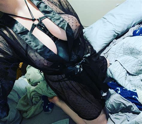 Wanna Unwrap Me And Use Me How You Wish 28f Svl Scrolller