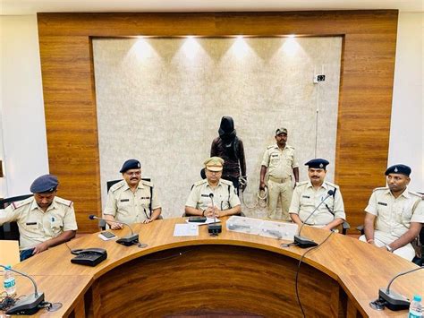 पिस्तौल और देसी कट्टा के साथ कुख्यात अपराधी गिरफ्तार