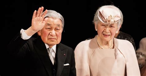 「外ヅラの悪さでは天下一品」上皇陛下が皇太子時代、公式行事で無表情を突き通したワケ ニュースな本 ダイヤモンド・オンライン