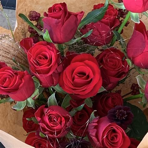 토이플라워스튜디오 화성꽃집 동탄2꽃집 영천동꽃집 동탄졸업식꽃다발 프로포즈 웨딩부케 플라워클래스 결혼 기념일 꽃다발로 주문해주신 온니로즈 다발🥀 연말엔 역시 레드인가봐요