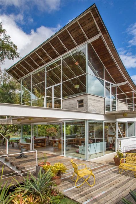 Huge Roof Curves Over House In Samambaia Designed For An Architect And