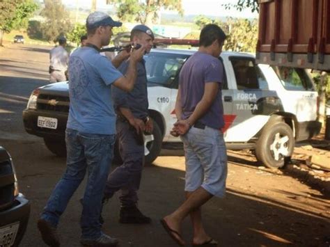 Três douradenses são presos transportando meio tonelada de maconha em